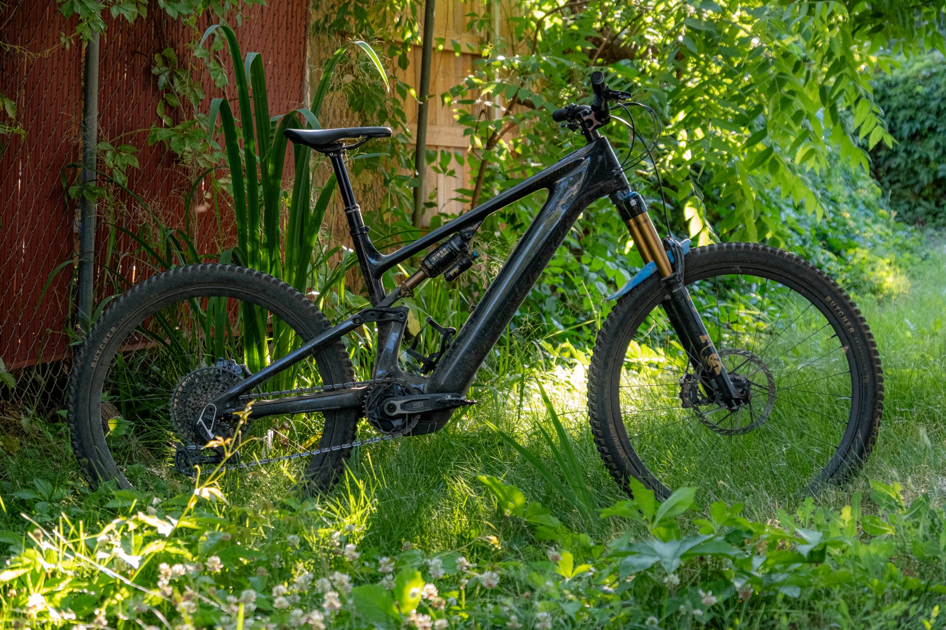 First Look: The Specialized Levo R Is Here — and It's Seriously ...