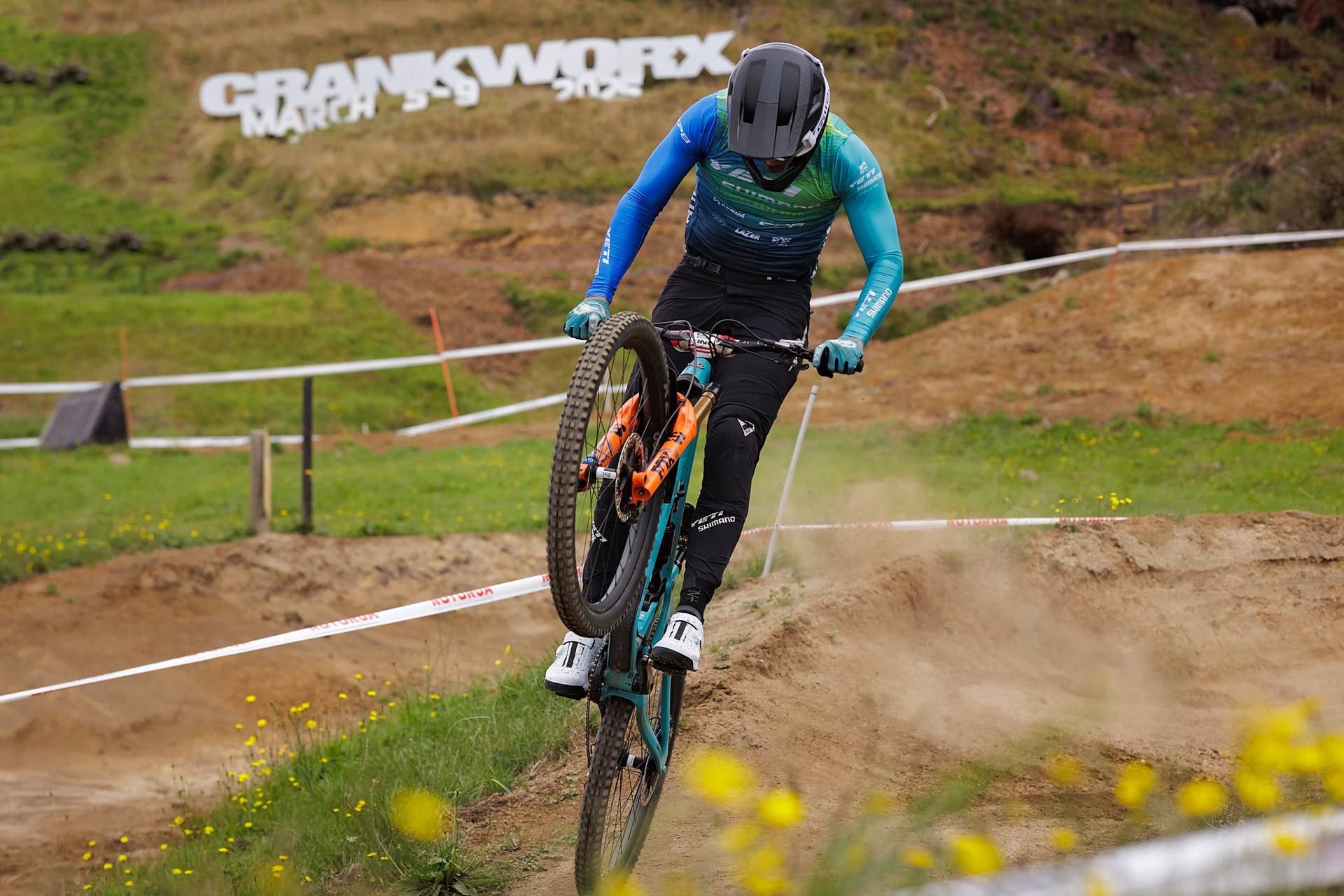 Chains are off as Jackson Frew and Laura Smulders Take Gold in ...