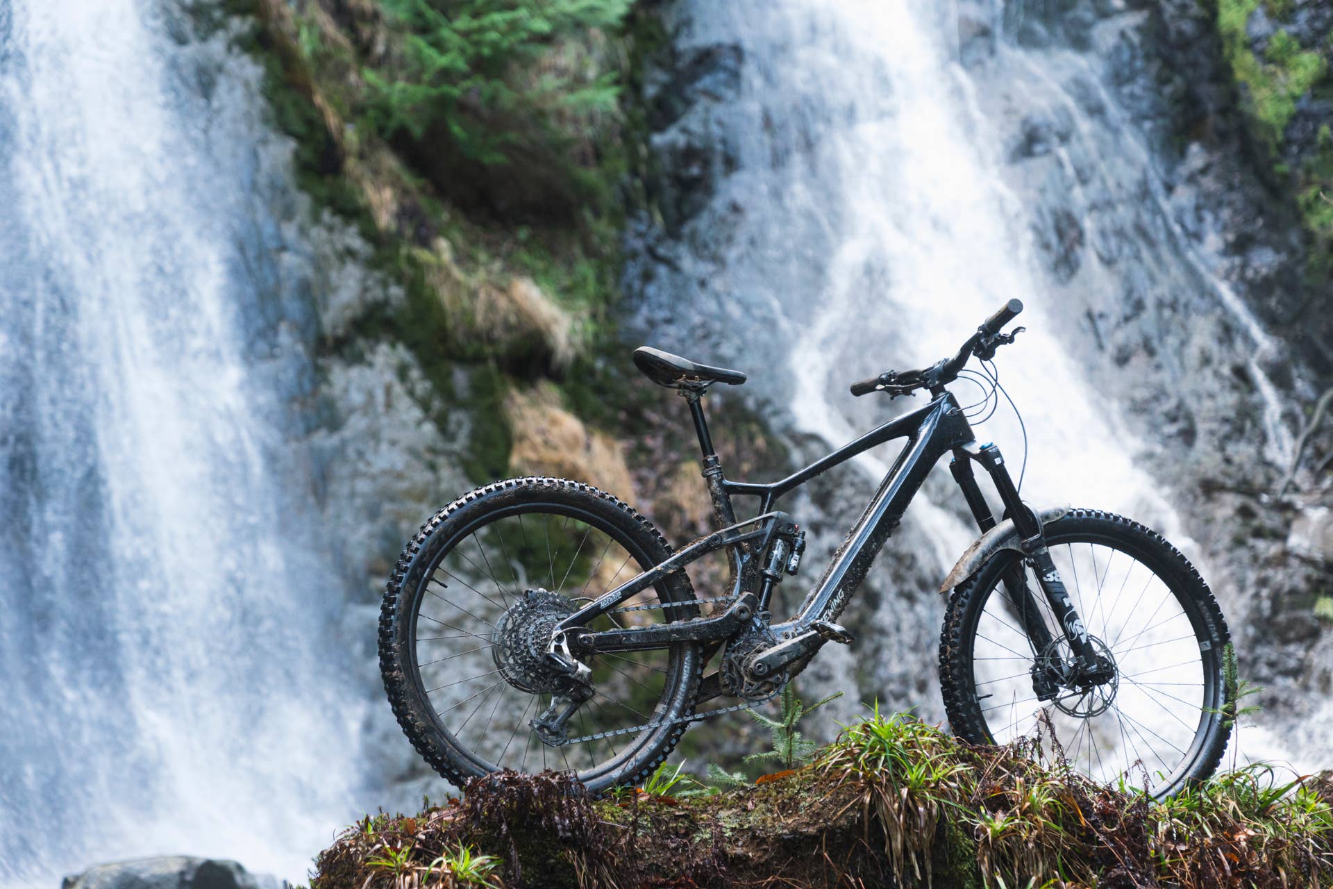 Teewing Flux: High-Pivot. Avinox-Powered. Absolute Animal. - BikeMag