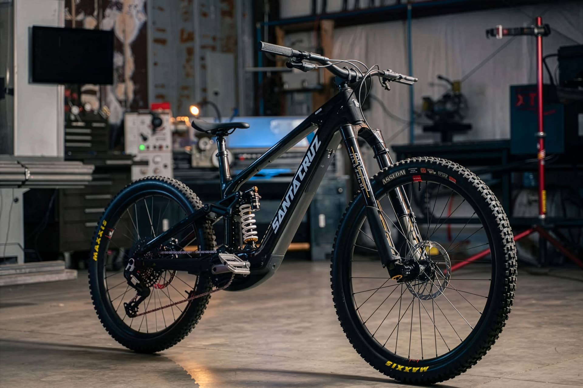 Cane Creek Inverted Enduro Fork: Affordable USD Tech for Standard Hubs ...
