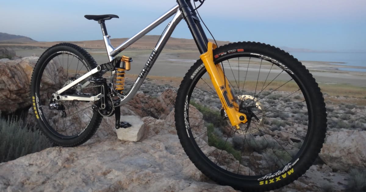 Vampire Bikes' Fastarossa Frame Takes Flight