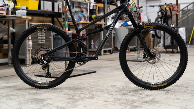This Updated Trail Bike Shaves Weight and Gets the Latest Components ...