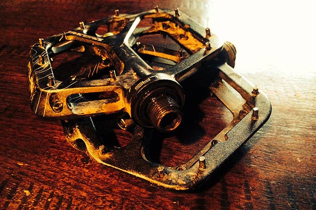 These New Flat Pedals Are Super Concave. Here's Why That's A Good Thing
