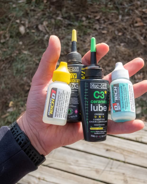 This Professional Bicycle Chain Lubing Device Is a Game Changer