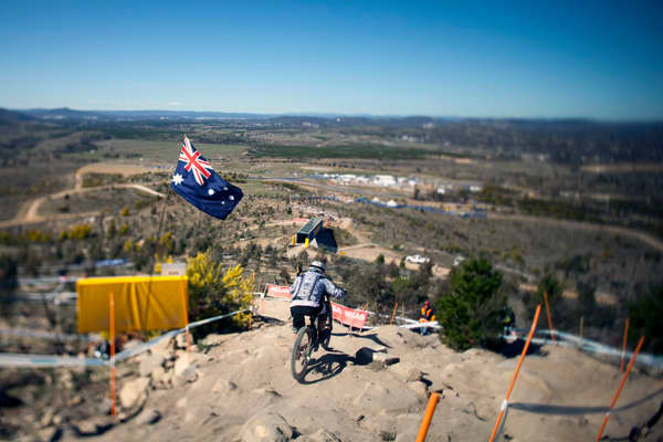 World Championship XC Racing starts in Canberra—Plus: 4X, DH practice ...