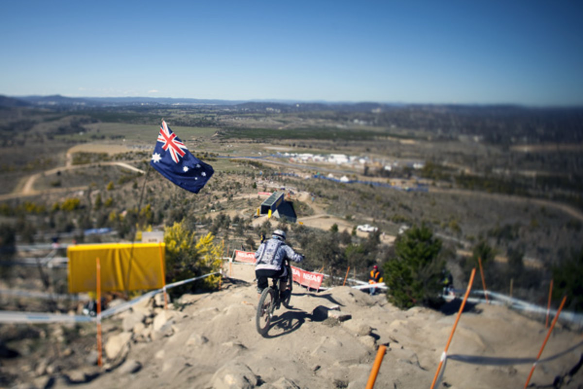 World Championship XC Racing starts in Canberra—Plus: 4X, DH practice ...