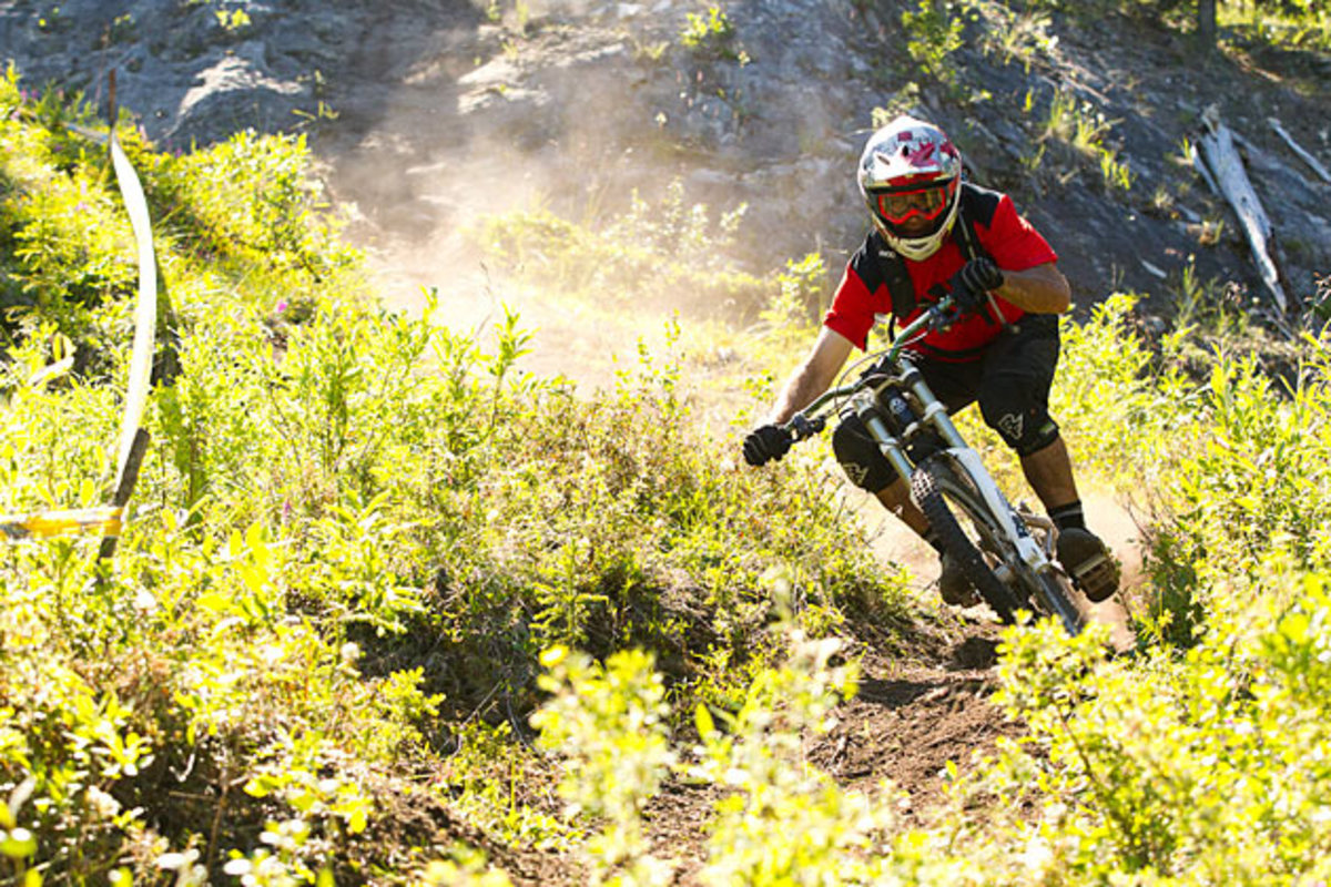 Brett Tippie Signs with SR Suntour