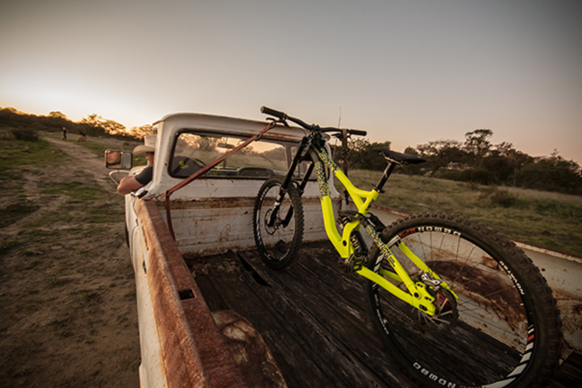 Kyle Strait joins Commencal