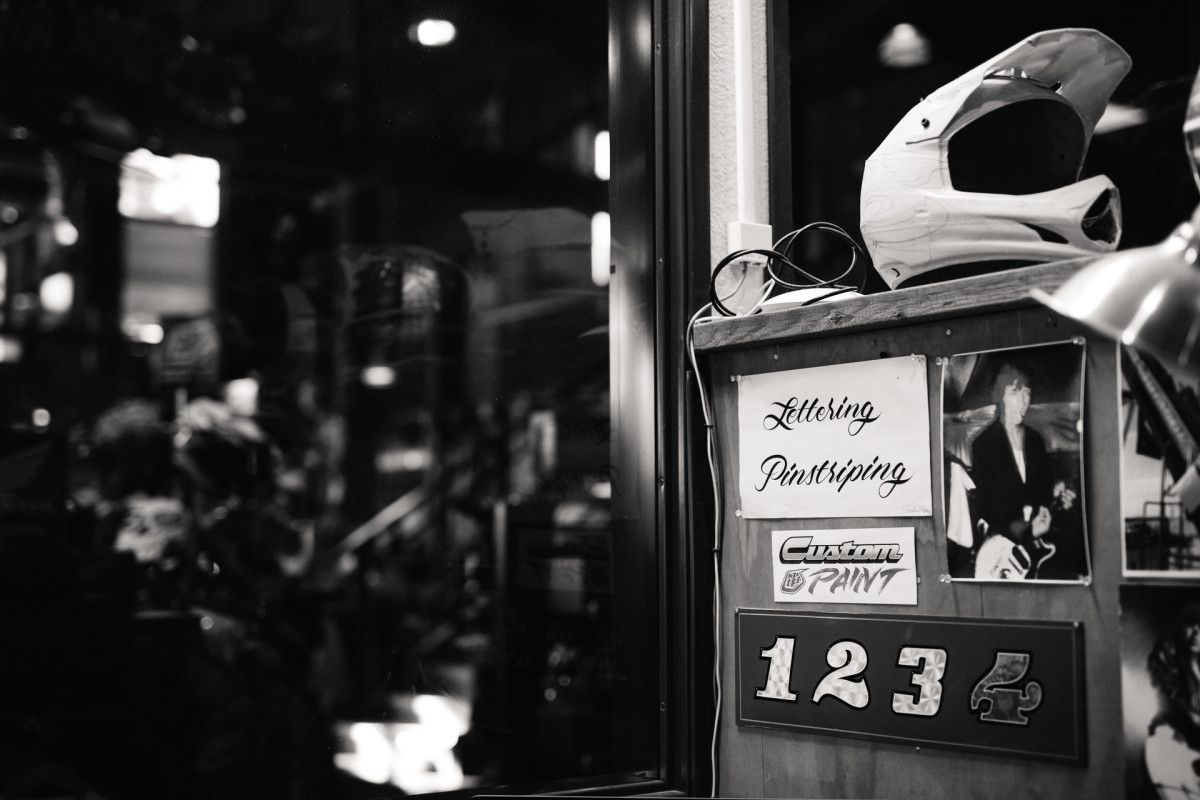 Behind the Scenes Look at a Custom D4 Helmet Paint Job | BIKE Mag