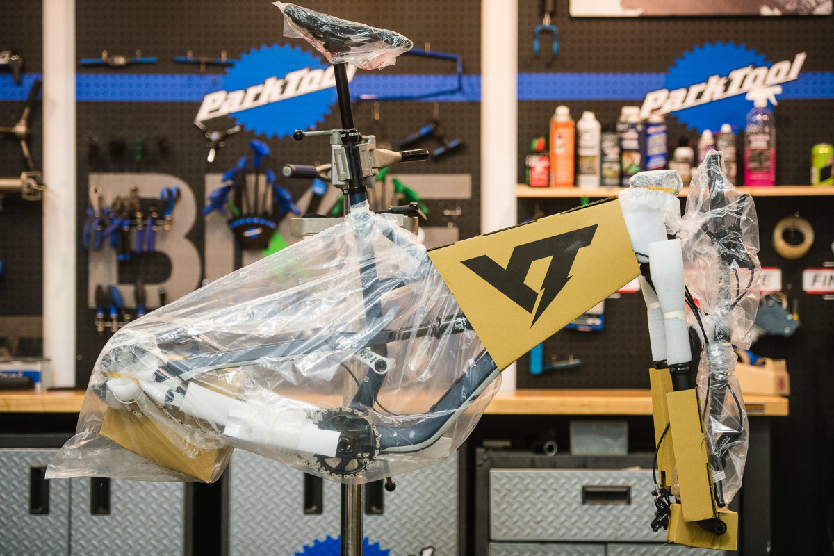 Unboxing: YT, Canyon and Commencal
