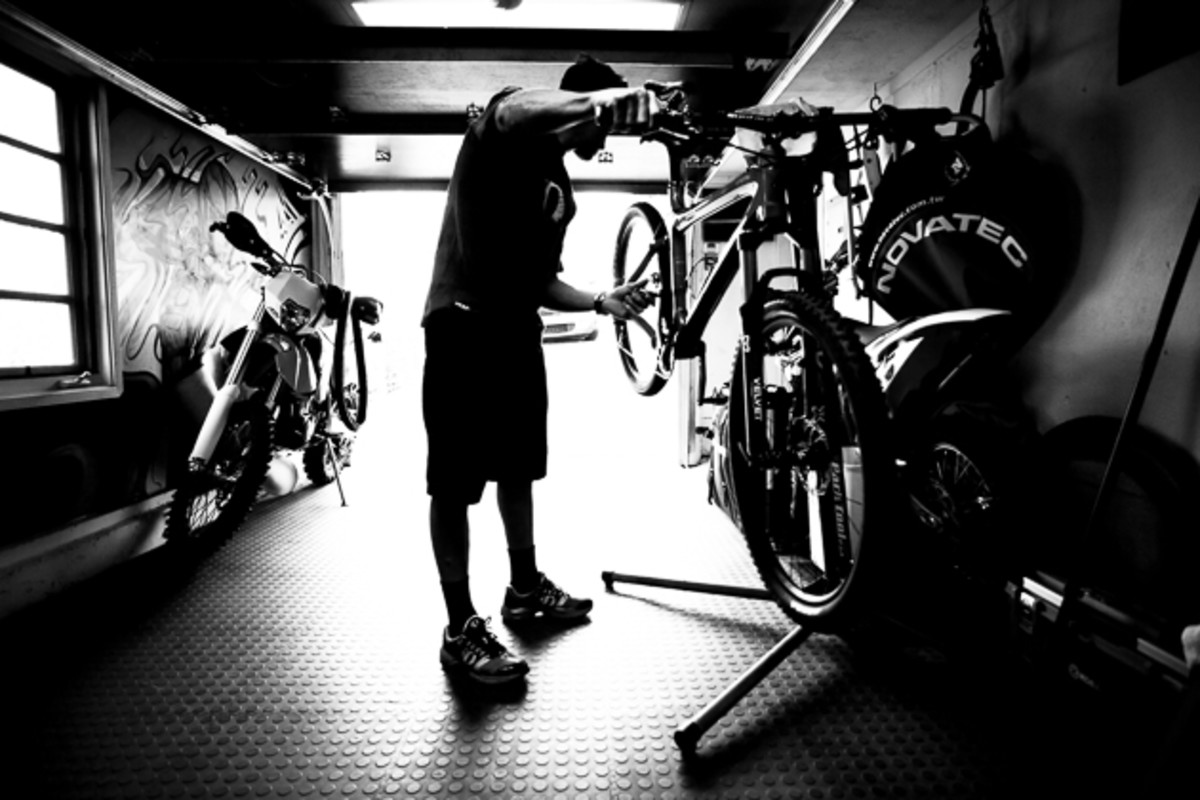 Brian Lopes Signs Deal With New Sponsor