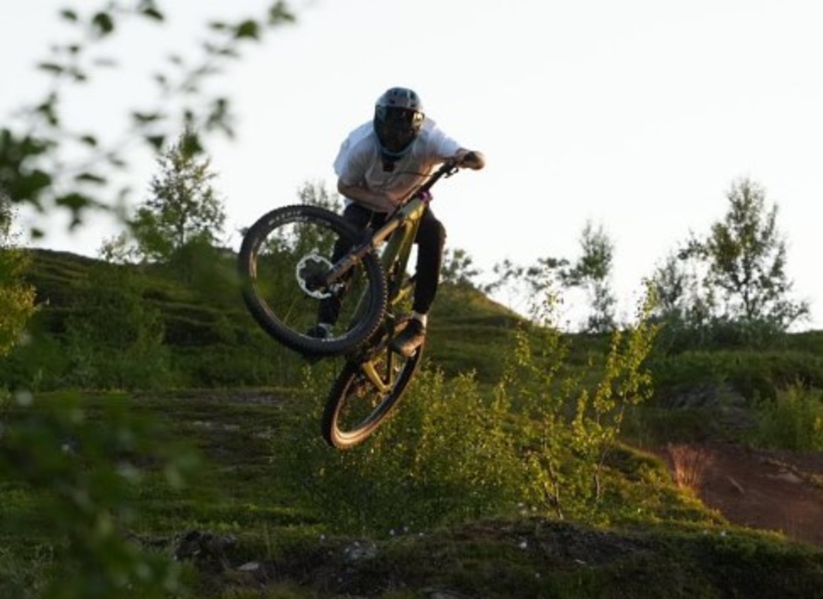 Look: Pro Shows Off High-Speed Rear Wheel Skills