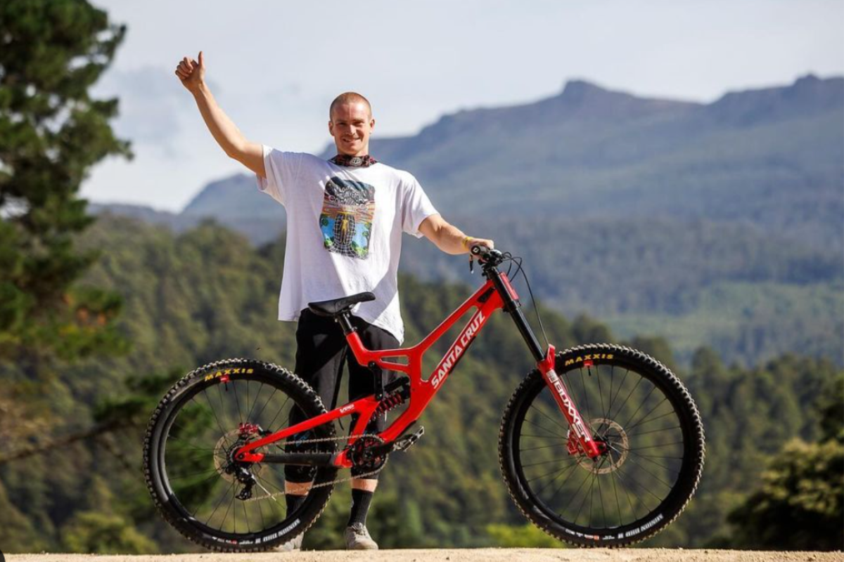 Rider Announces Unique "Free Agent" Sponsorship With Santa Cruz Bicycles