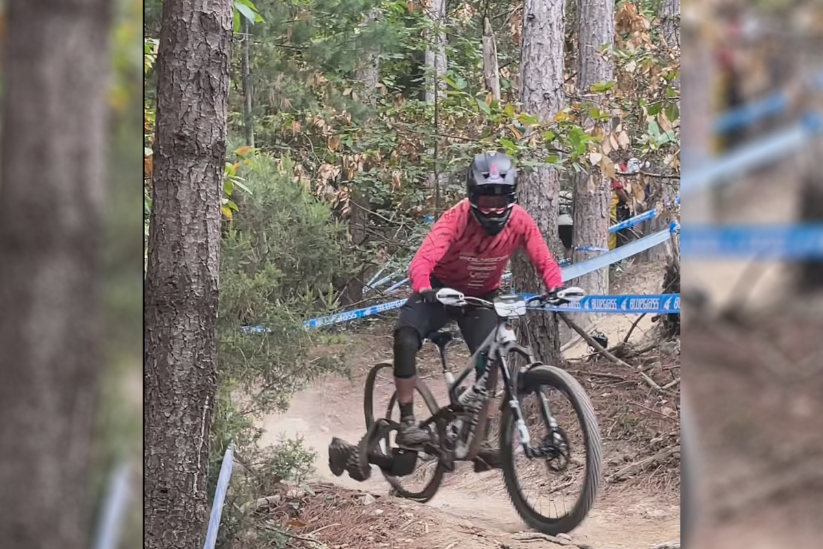 Rider Suffers Disappointing Tire And Rim Fail During Race