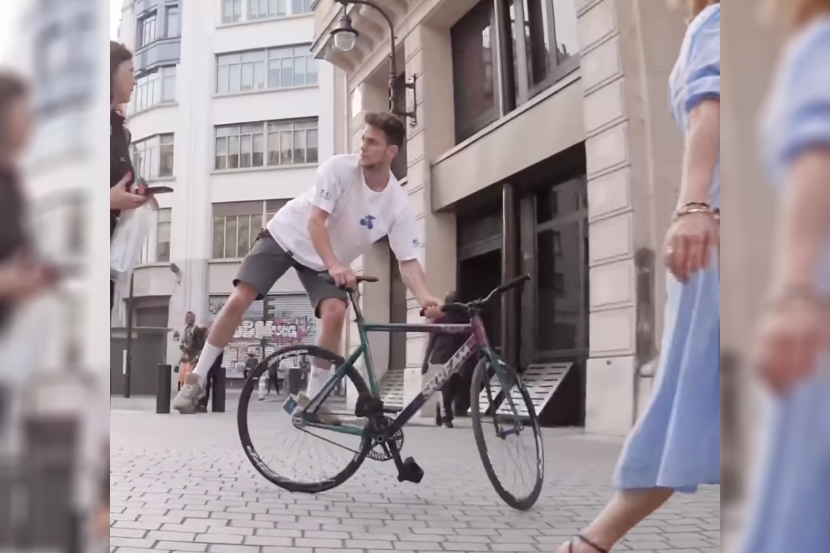Fixed Gear Rider Shows Off His Otherworldly Balance
