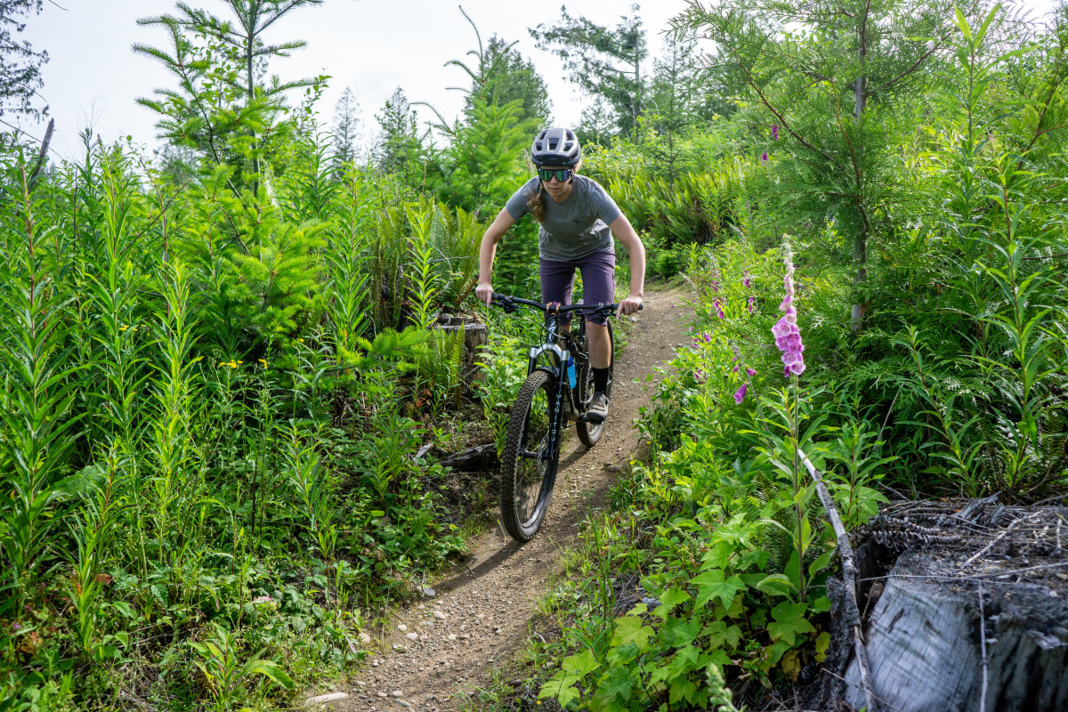 First Ride: Manitou Launches new R8 Cross Country Fork