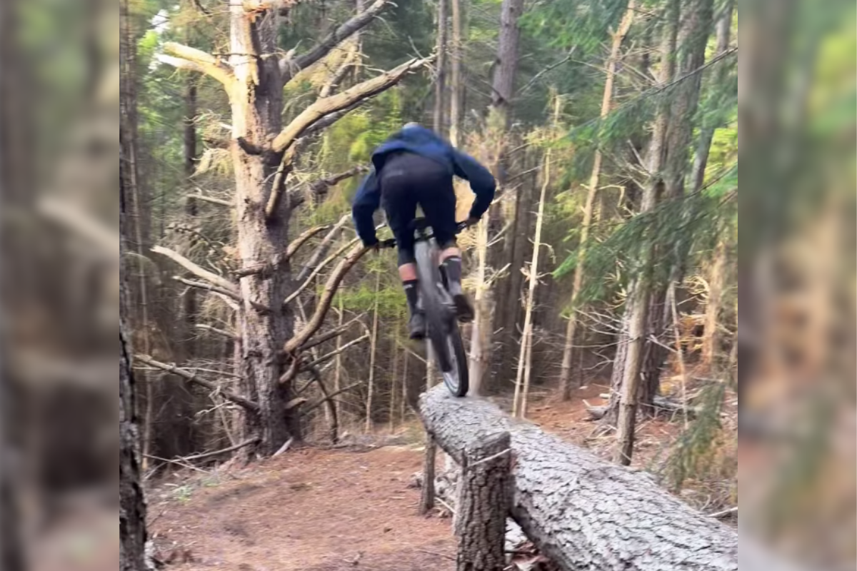 "E Bonk" – Pro Shows Off The Trick Capability Of His Electric Bike