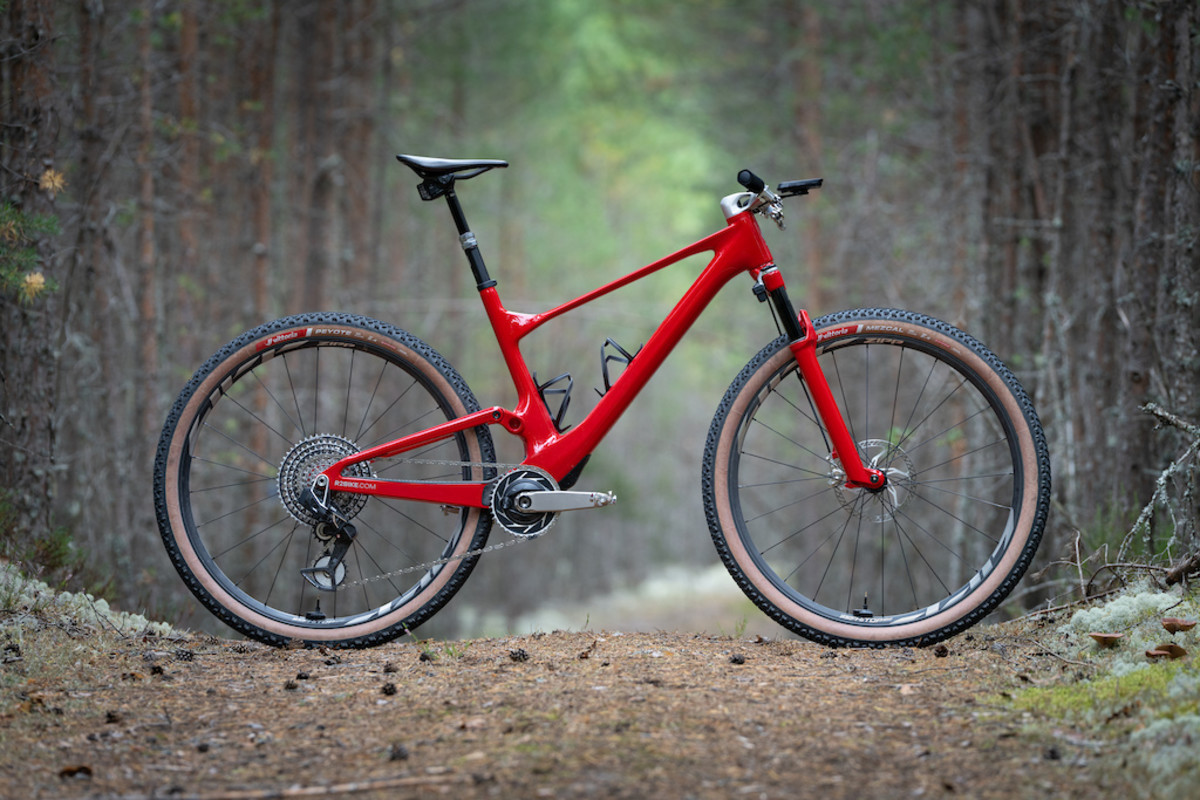 The Custom Scott Spark RC Visione Does Internal Cable Routing Correctly ...