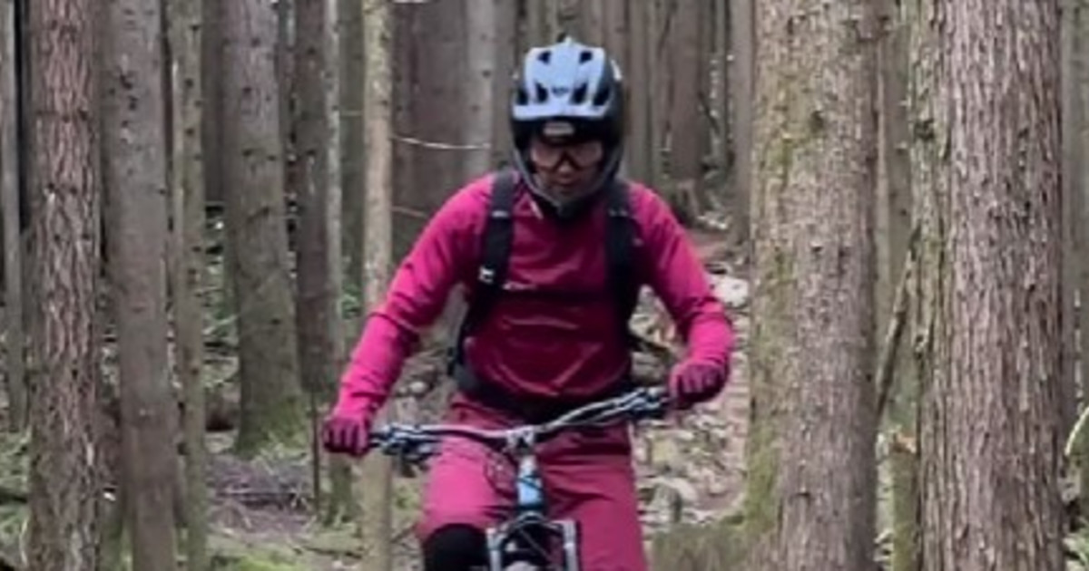 Watch: This Mountain Biker's Balance Control Is Absurd - BikeMag