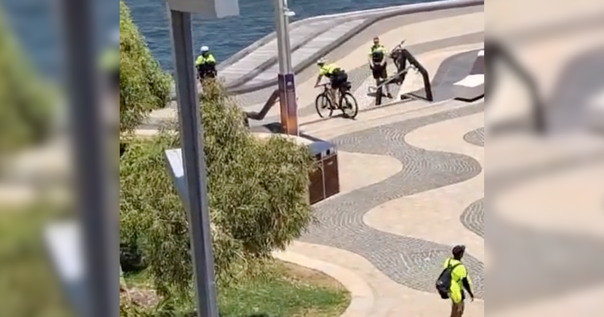 Bike Cop Takes Embarrassing Fall In Public - BikeMag