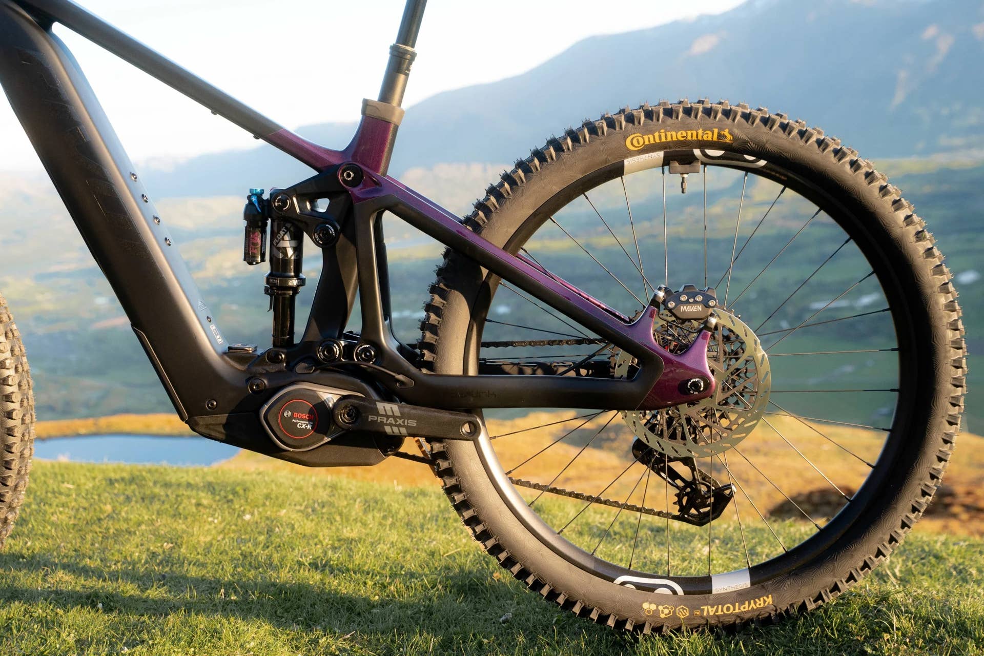 New Pivot Shuttle eMTB 2025: First Look & Specs Review - BikeMag