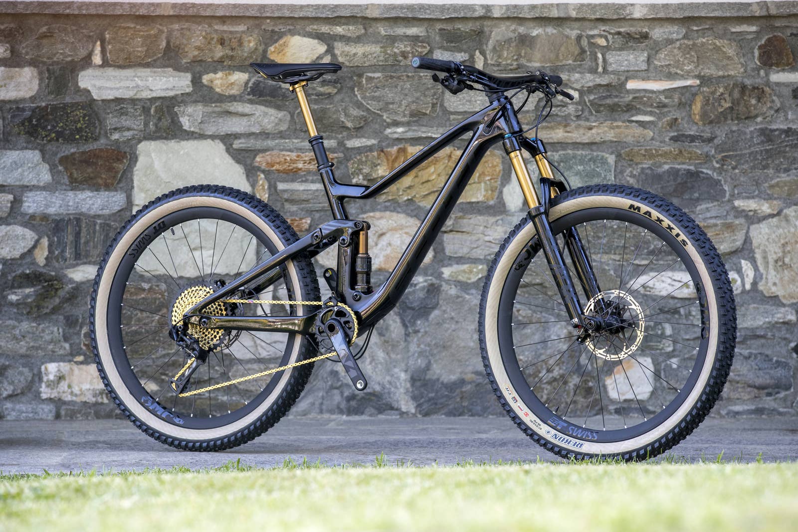 First Look: 2018 Scott Genius - BikeMag