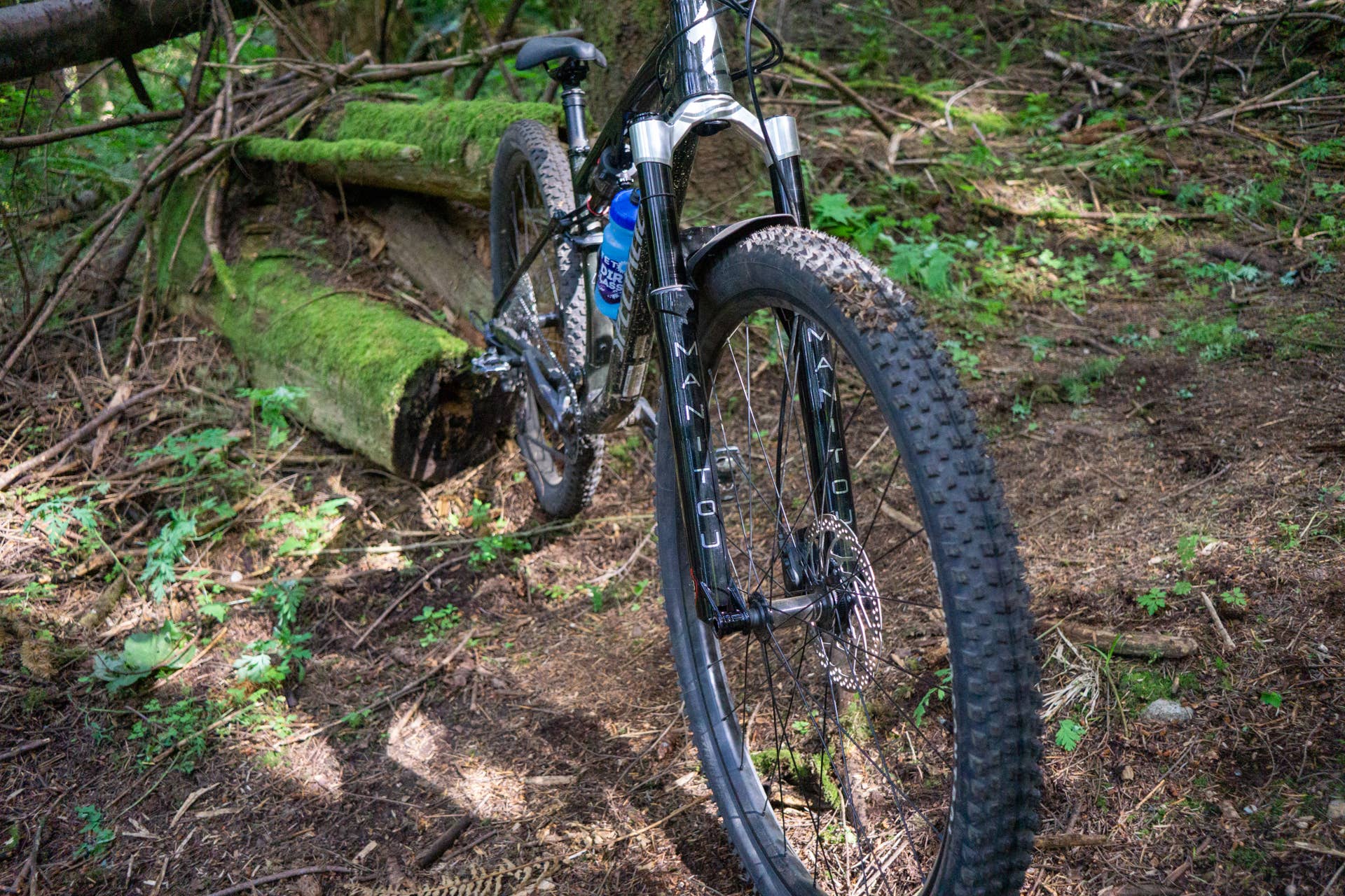 First Ride: Manitou Launches new R8 Cross Country Fork - BikeMag