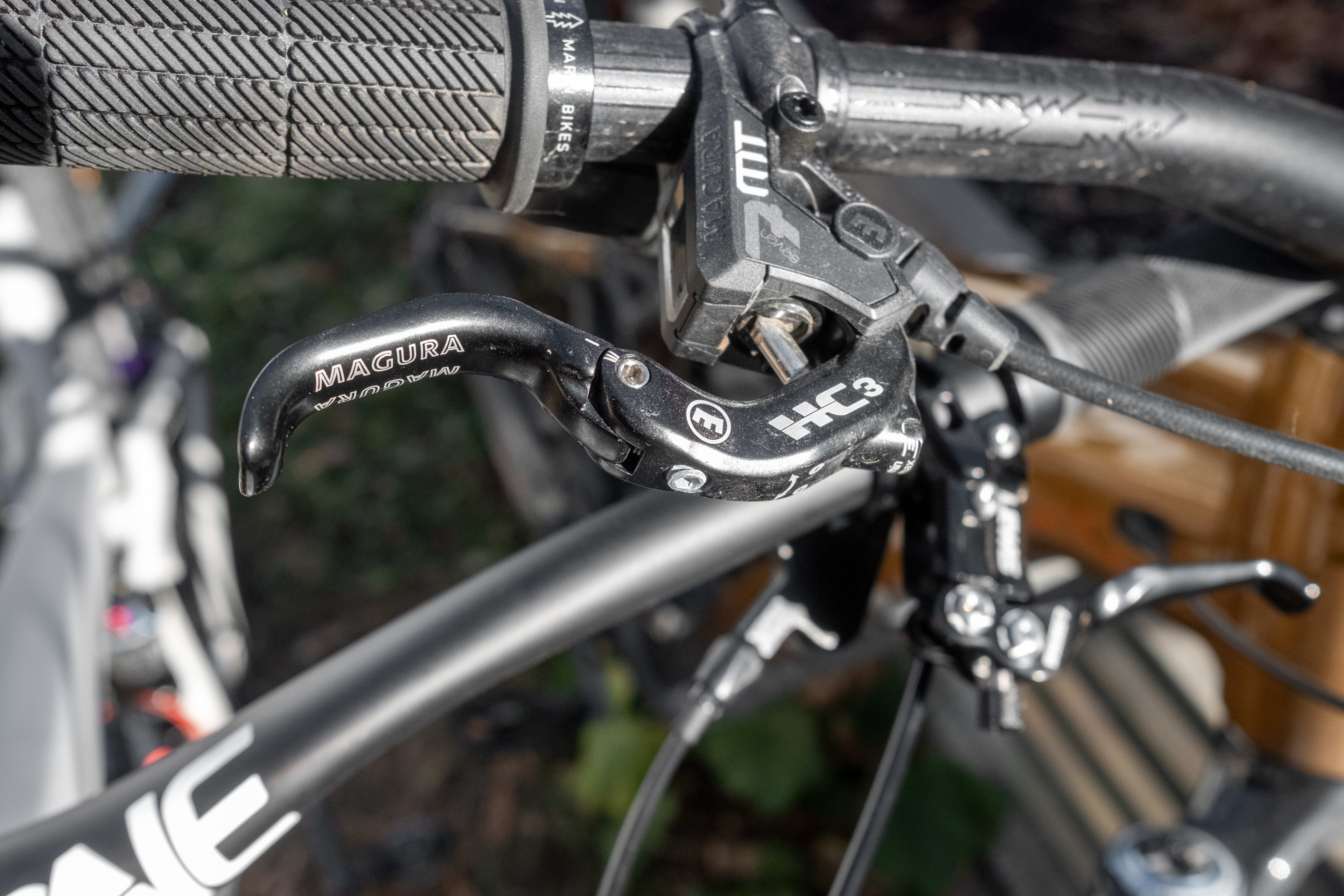 Bike Brakes Explained: A Mountain Biker's Guide - BikeMag