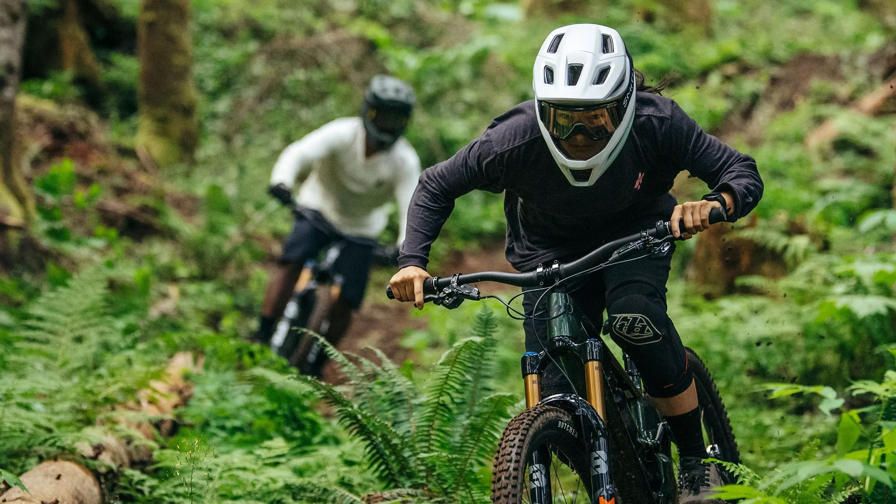 The 10 Best Full-Face Mountain Bike Helmets of 2025 - BikeMag