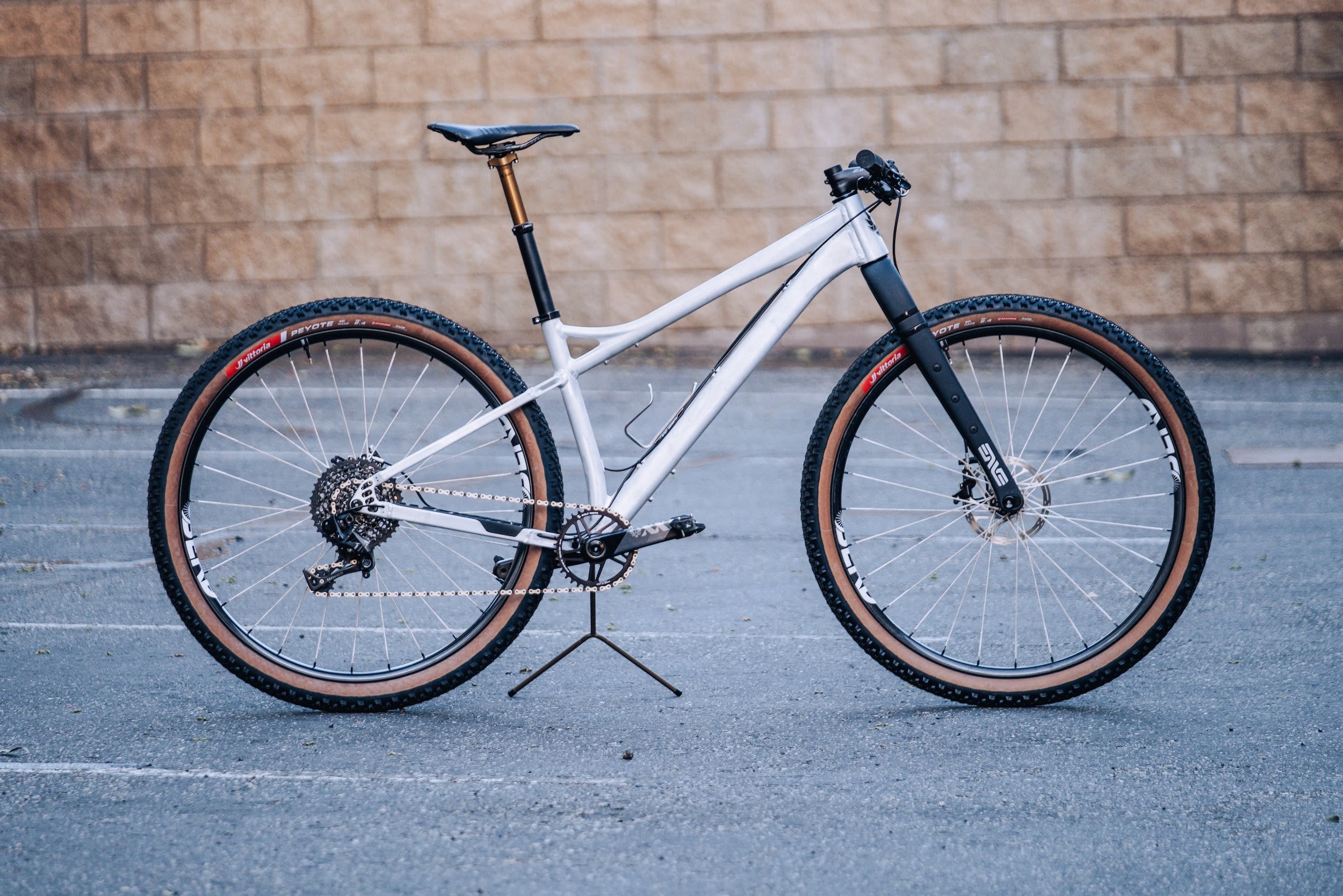 This Aluminum Hardtail Mountain Bike Offers Versatility at an ...