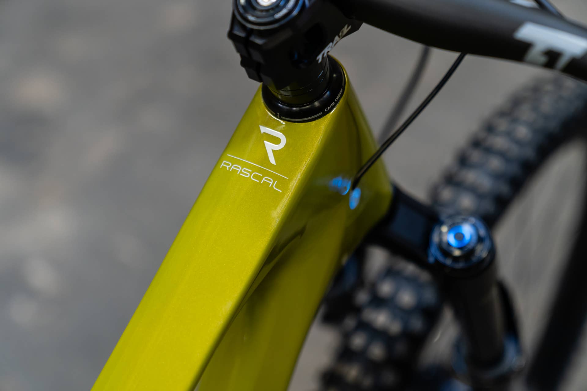 This Updated Trail Bike Shaves Weight and Gets the Latest Components ...