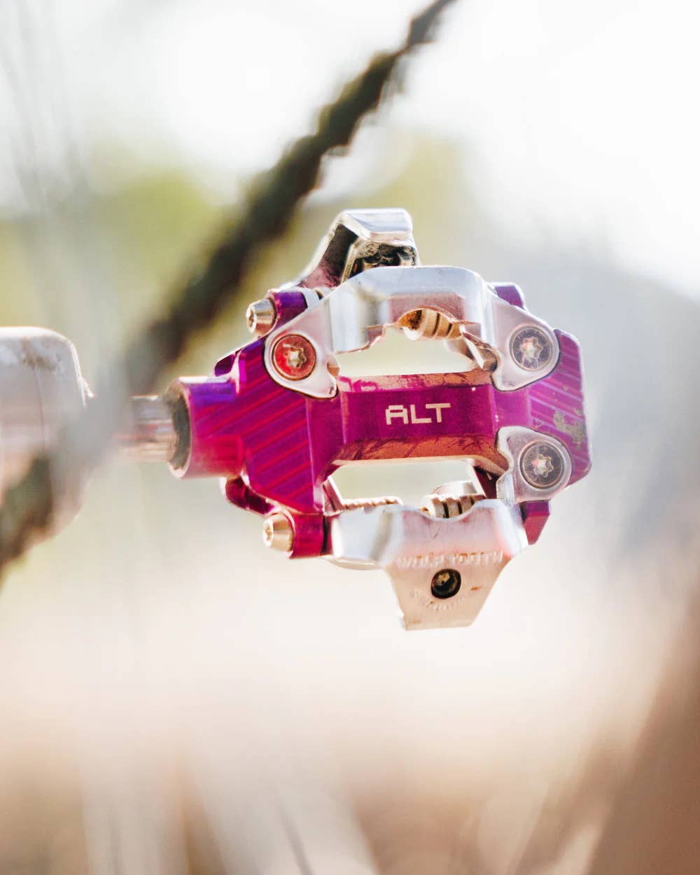 Wolf Tooth’s Innovative Clipless Pedal Explained - BikeMag
