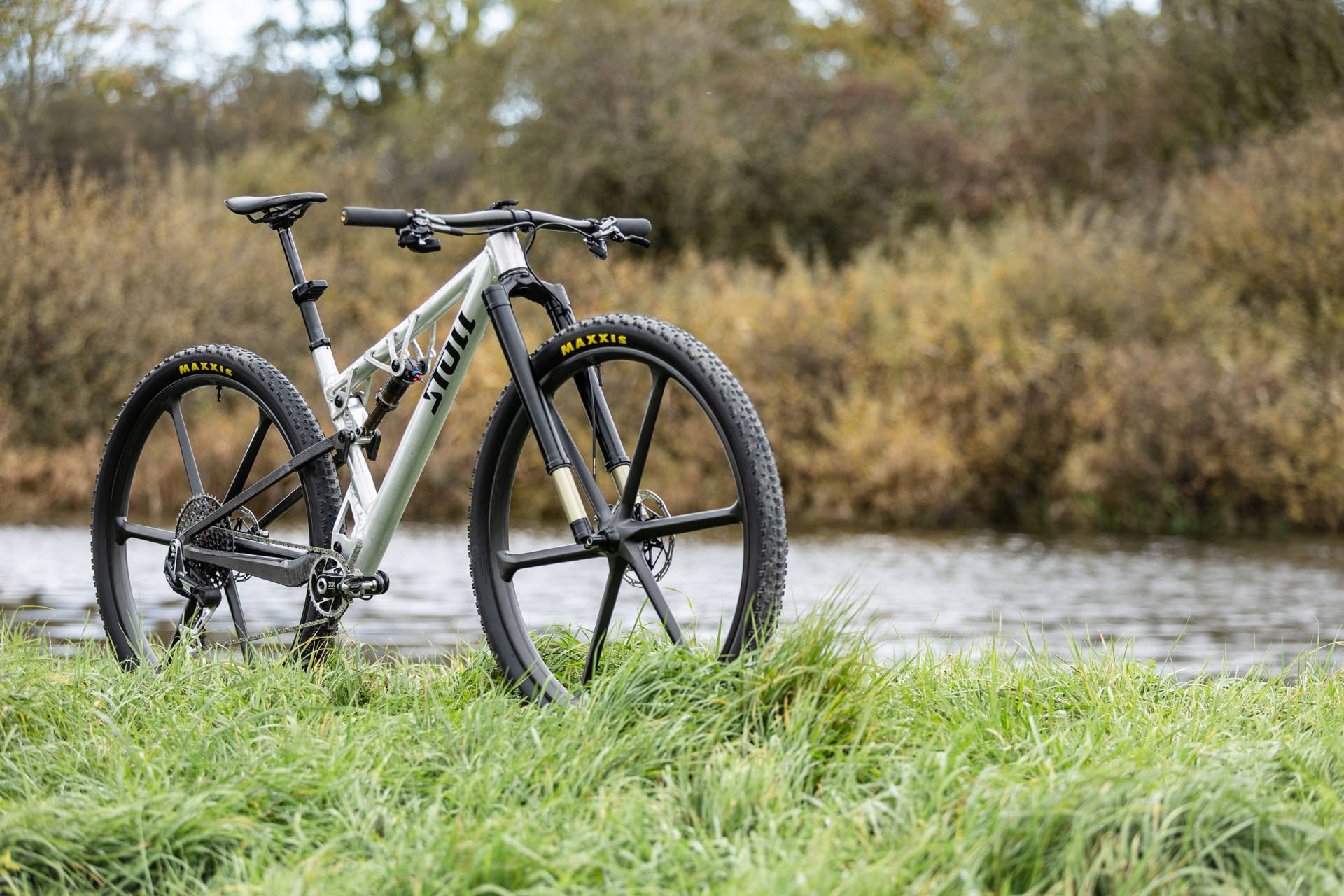Stoll Launches First 32-Inch Carbon Full-Suspension MTB - BikeMag