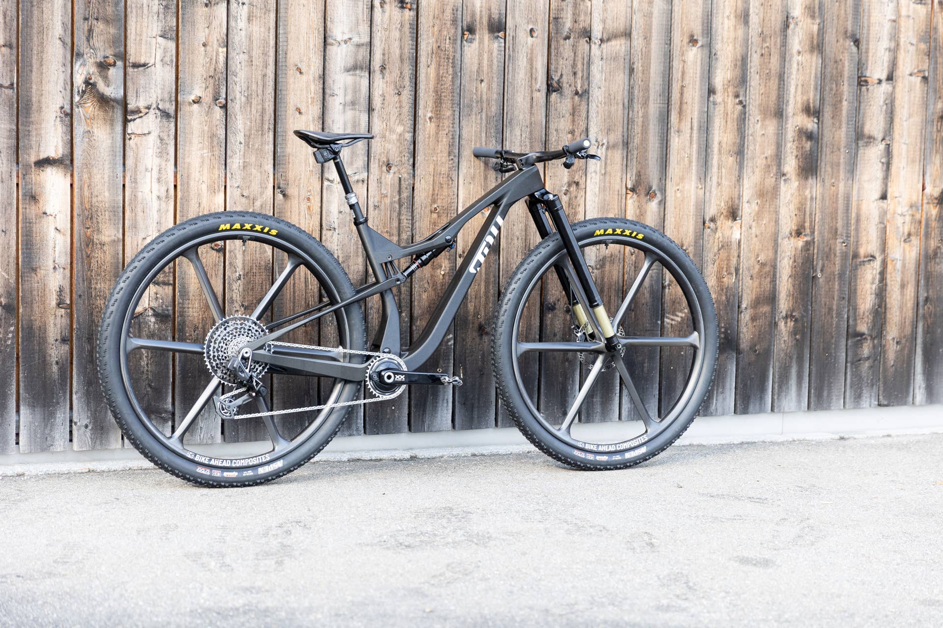 Stoll Launches First 32-Inch Carbon Full-Suspension MTB - BikeMag