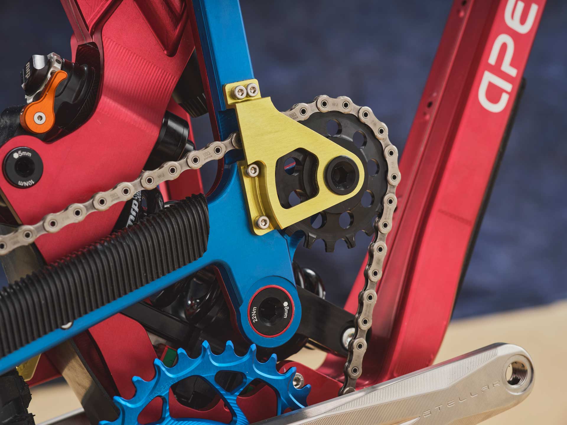 Extreme High-Pivot MTB: The Aper Bikes KOMpace - BikeMag